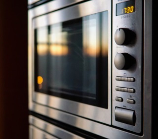 Kuchenka mikrofalowa do zabudowy – najważniejsze parametry