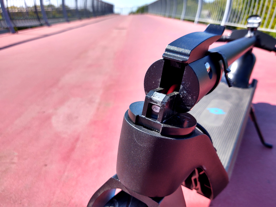 Test minimalistycznej hulajnogi elektrycznej Neoline T28