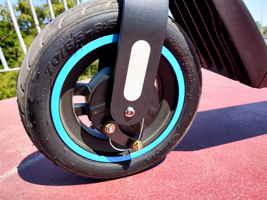 Test minimalistycznej hulajnogi elektrycznej Neoline T28